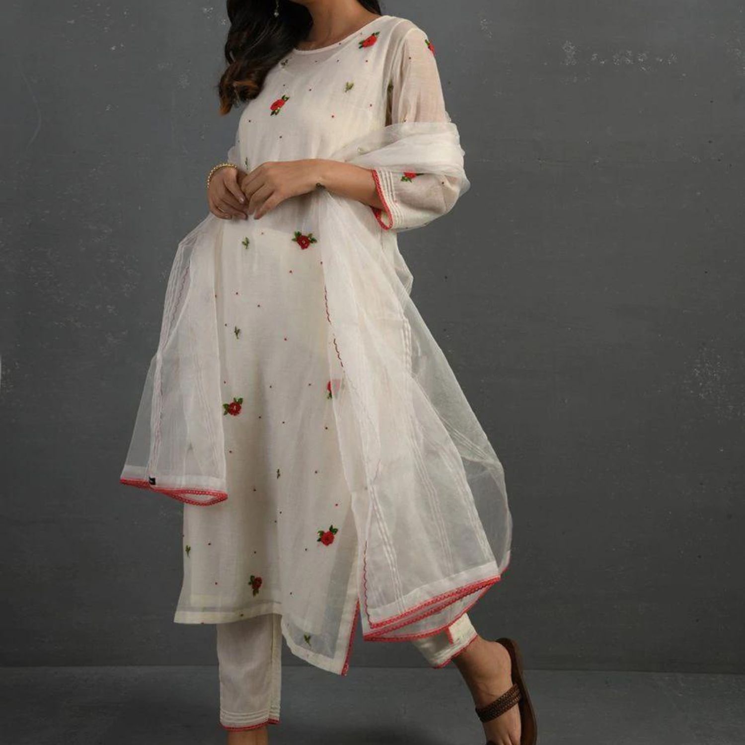 Buy Ivory Hand Embroidered Kurta Set For Women | Indyverse