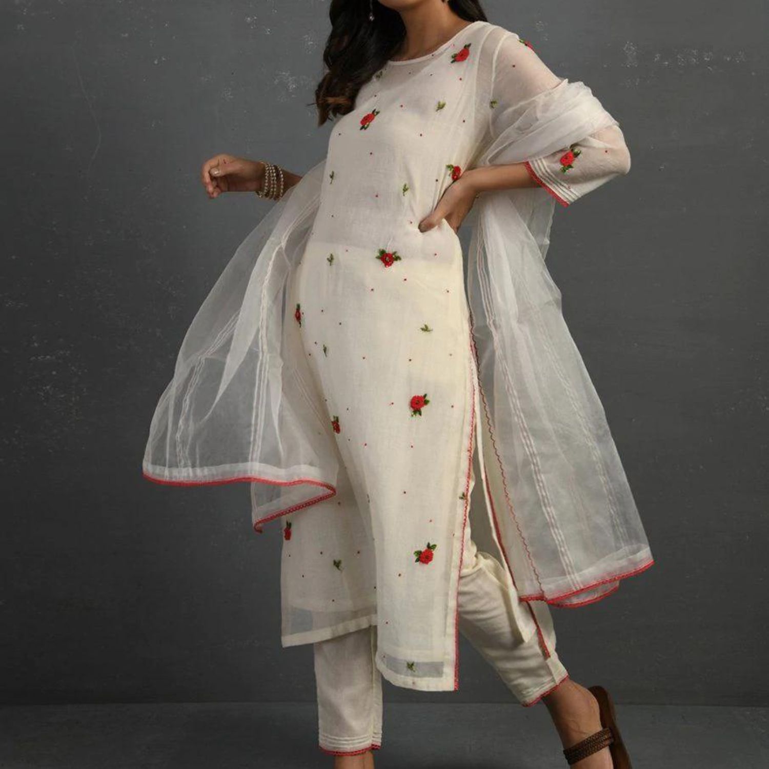 Buy Ivory Hand Embroidered Kurta Set For Women | Indyverse